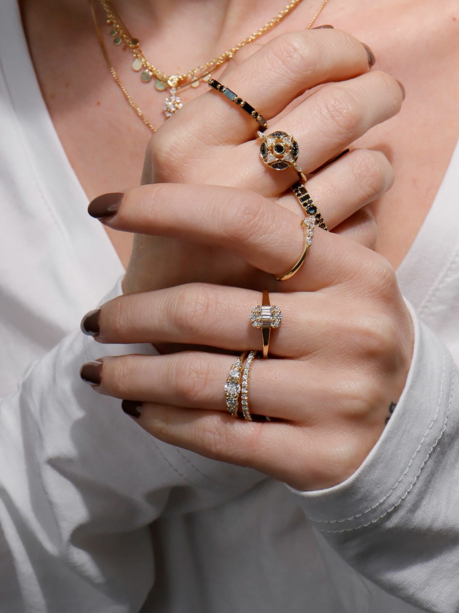 Crossed arrows ring in black and white diamonds - Malka Jewelry